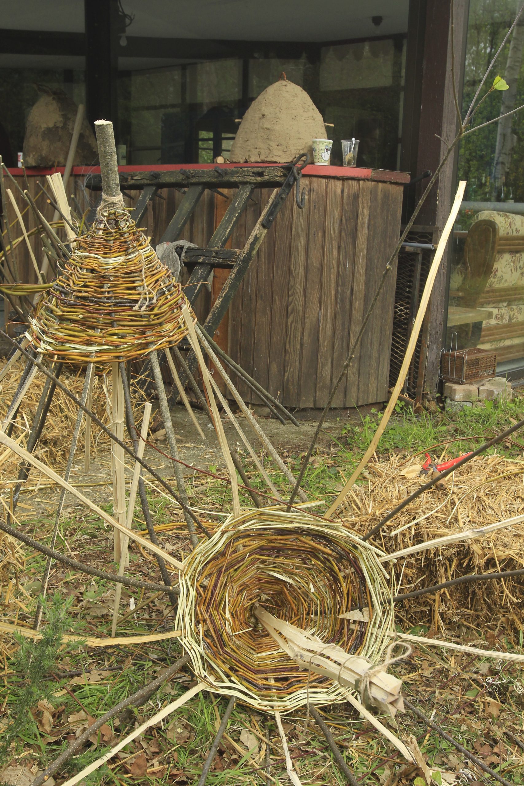 Ruches en vannerie – Terran, Terre de Partage